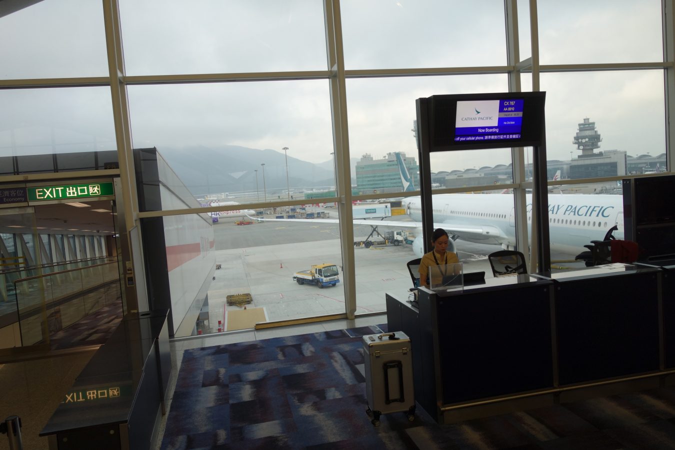 High-tech plane to Asia (Cathay Pacific's A350-1000) - Alaska Travelgram